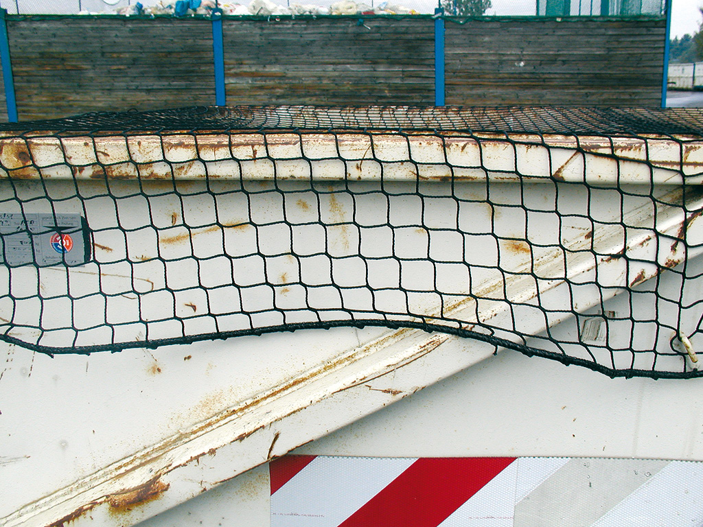 Synthetic fibre net 45/2.3 with surrounding cord